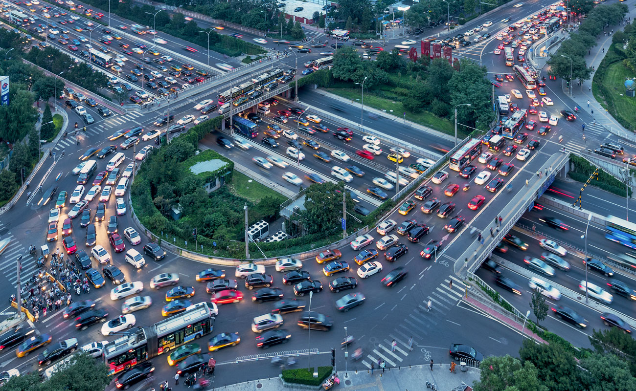 Atascos y conducción. ¿Cómo hacerlo bien? - Auto Técnica